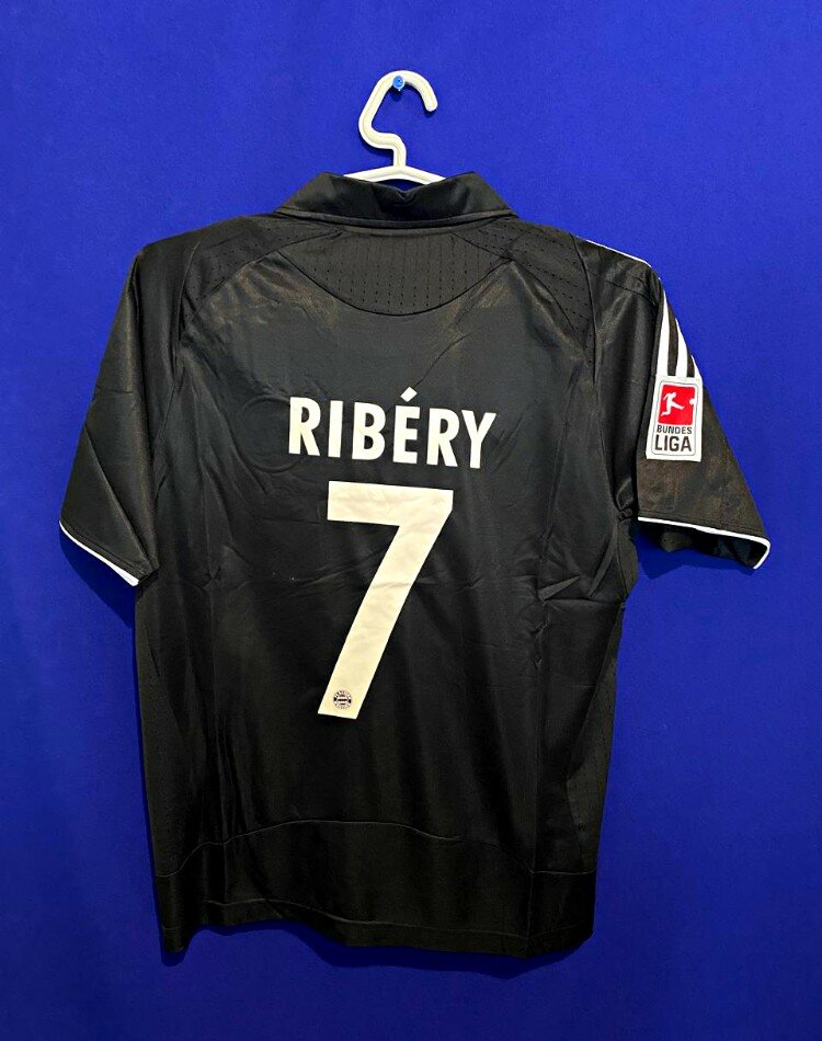 Бавария ( размер 48 ) форма комплект (майка + шорты) фк футбольного клуба BAYERN MUNICH (германия) №7 RIBERY черная