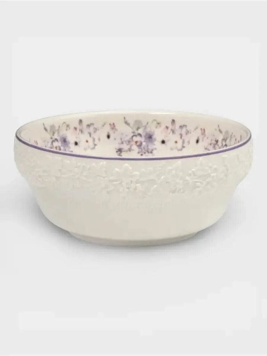 Белый фарфоровый салатник с цветочным декором