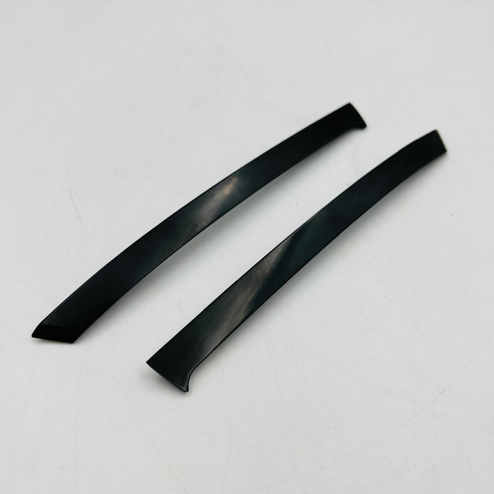 Облицовка сточного желоба крыши (водосток) подходит для ВАЗ 2170 Лада Приора комплект 2 шт