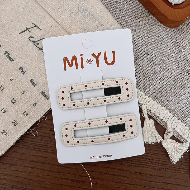 Кожаные заколки со звездами 2 шт. Белый, 5-Beige square