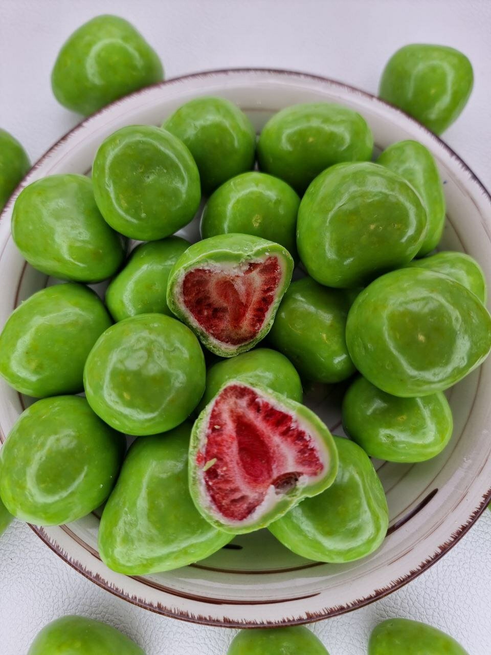 ЛаймBerry клубника Natural драже клубника в белой шоколадной глазури 350 Гр.