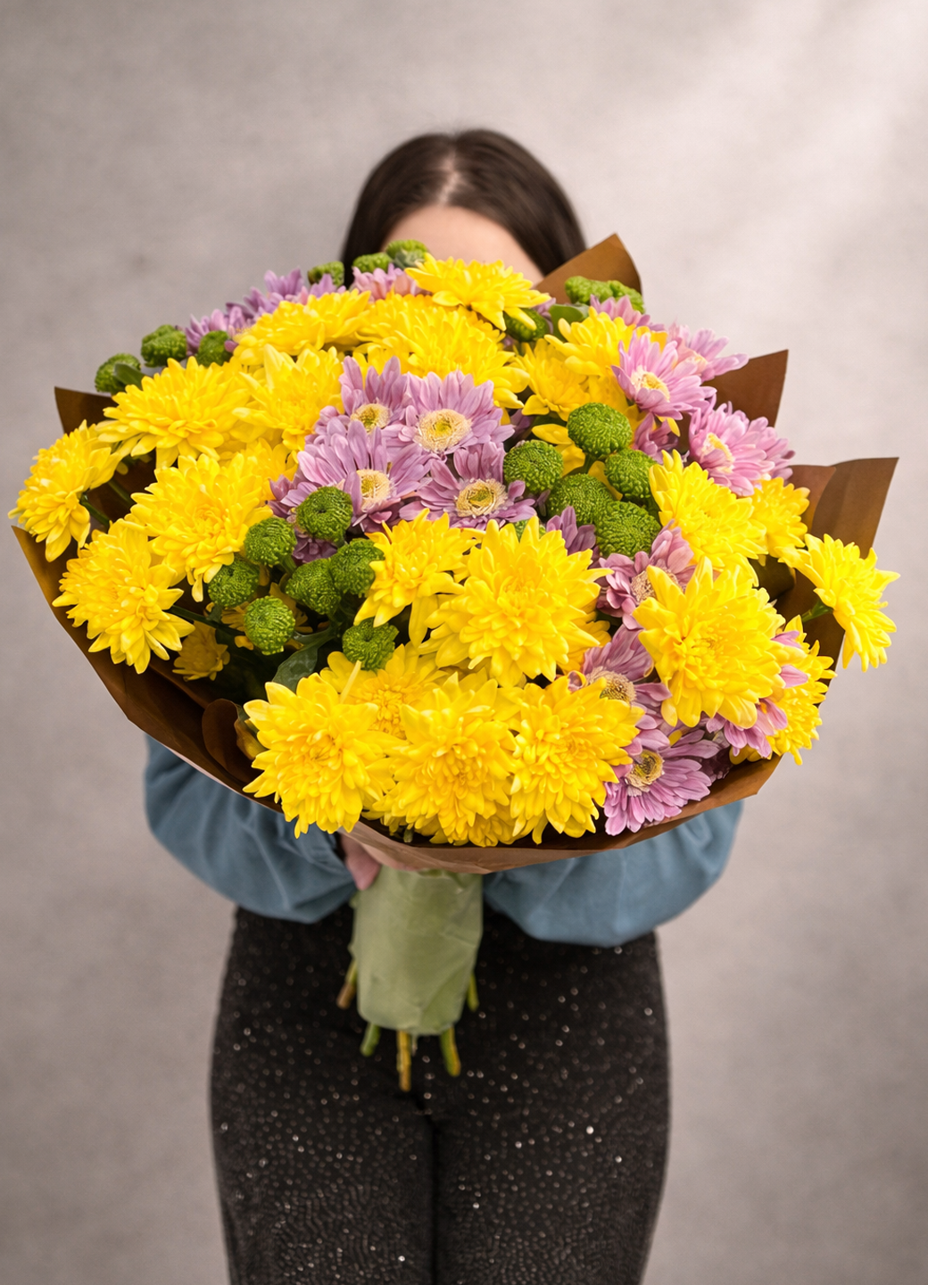 Lumière — премиальный сборный букет из 15 хризантем (60 сантиметров)