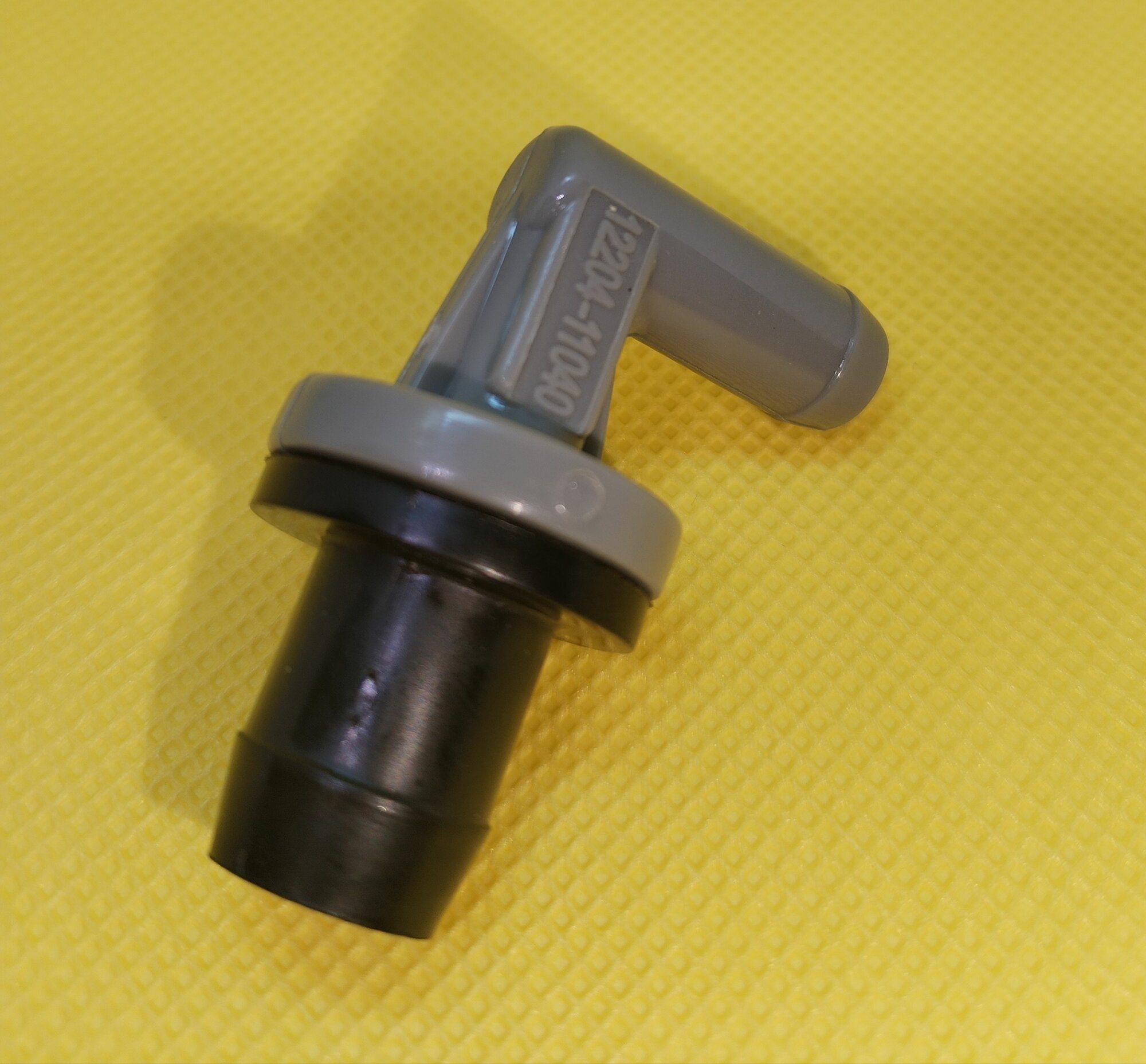 Клапан вентиляции картерных газов Тойота/Toyota12204-11040