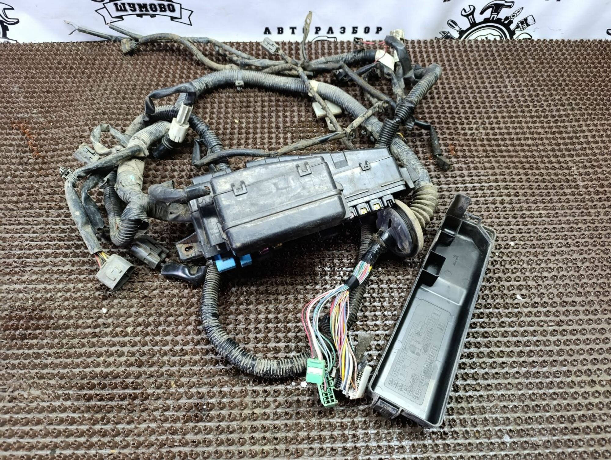 Блок предохранителей подкапотный Mazda MPV, II . с пробегом