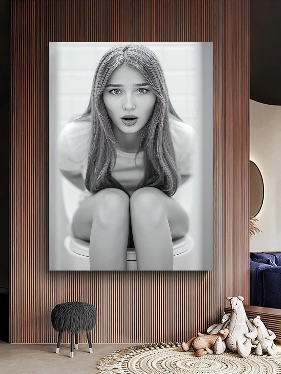 Картина интерьерная - "Красивая девушка в туалете, для уборной комнаты, ванной, черно белая" , 50х70 см.