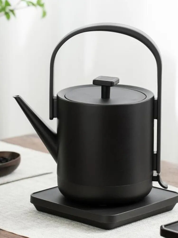 Электрический чайник 0.7 л черный с длинным носиком