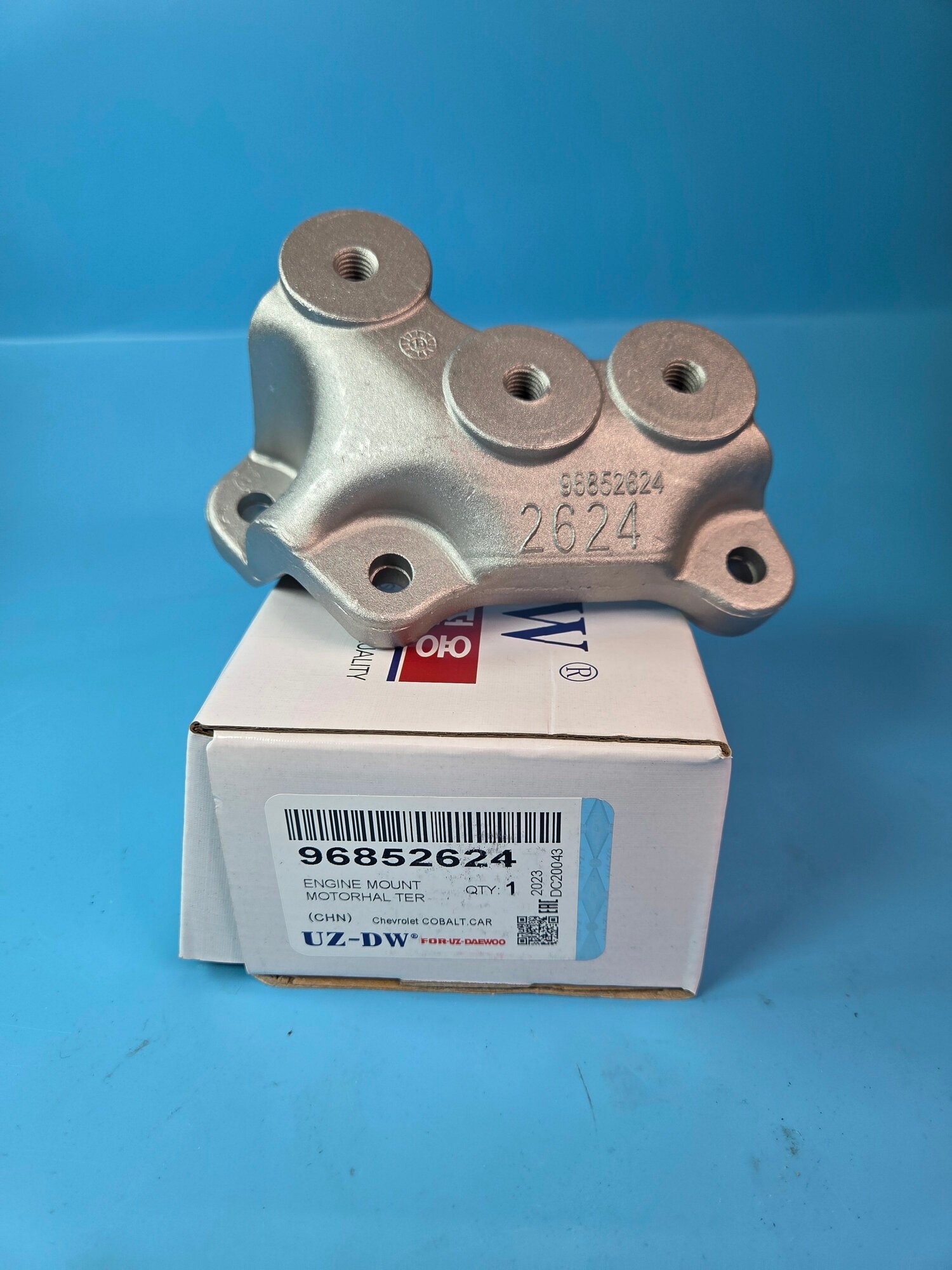 Кронштейн опоры МКПП левой 96852624 Chevrolet Cobalt/AVEO T300/R4
