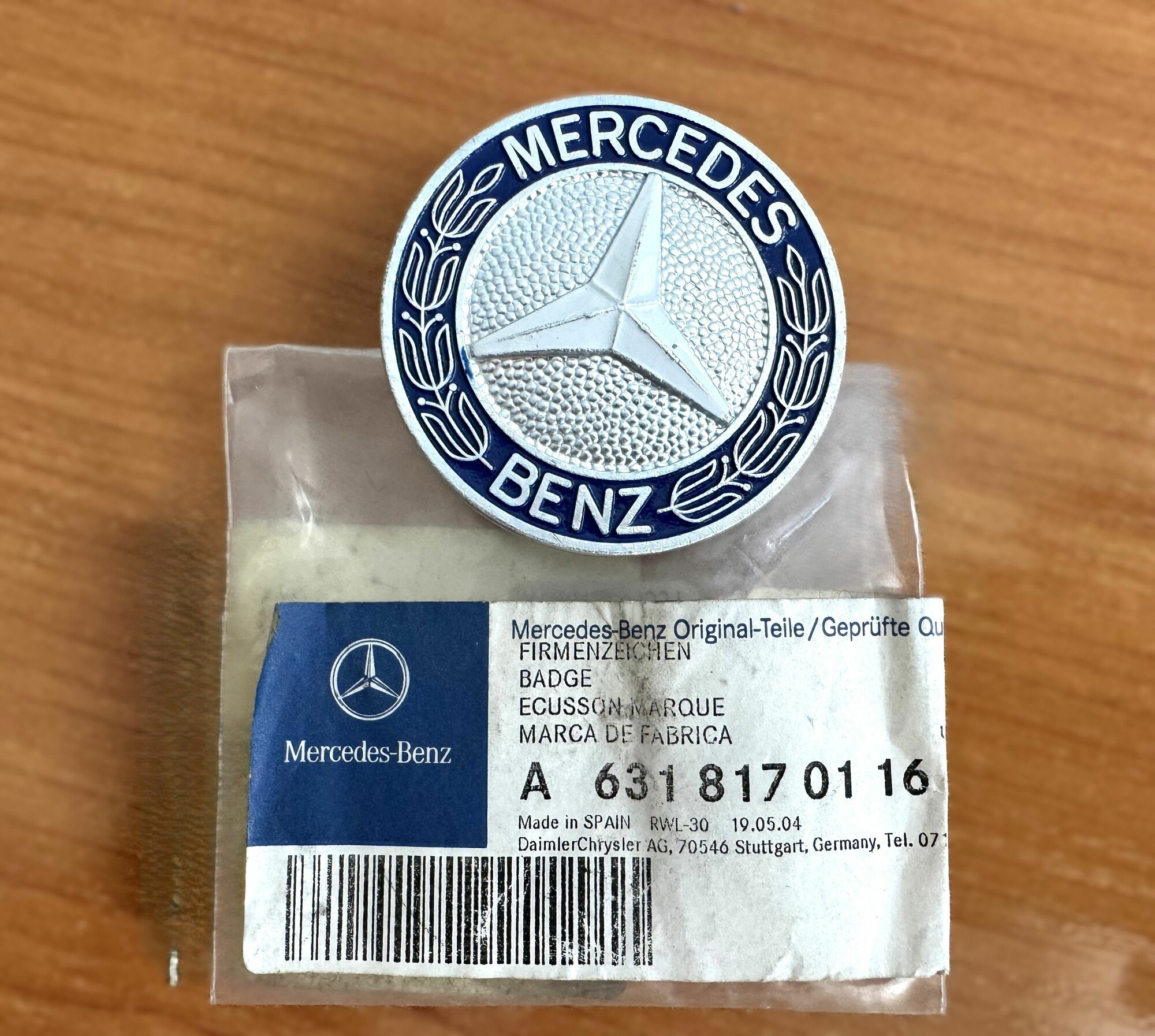 Эмблема на капот Meрседес MB100
