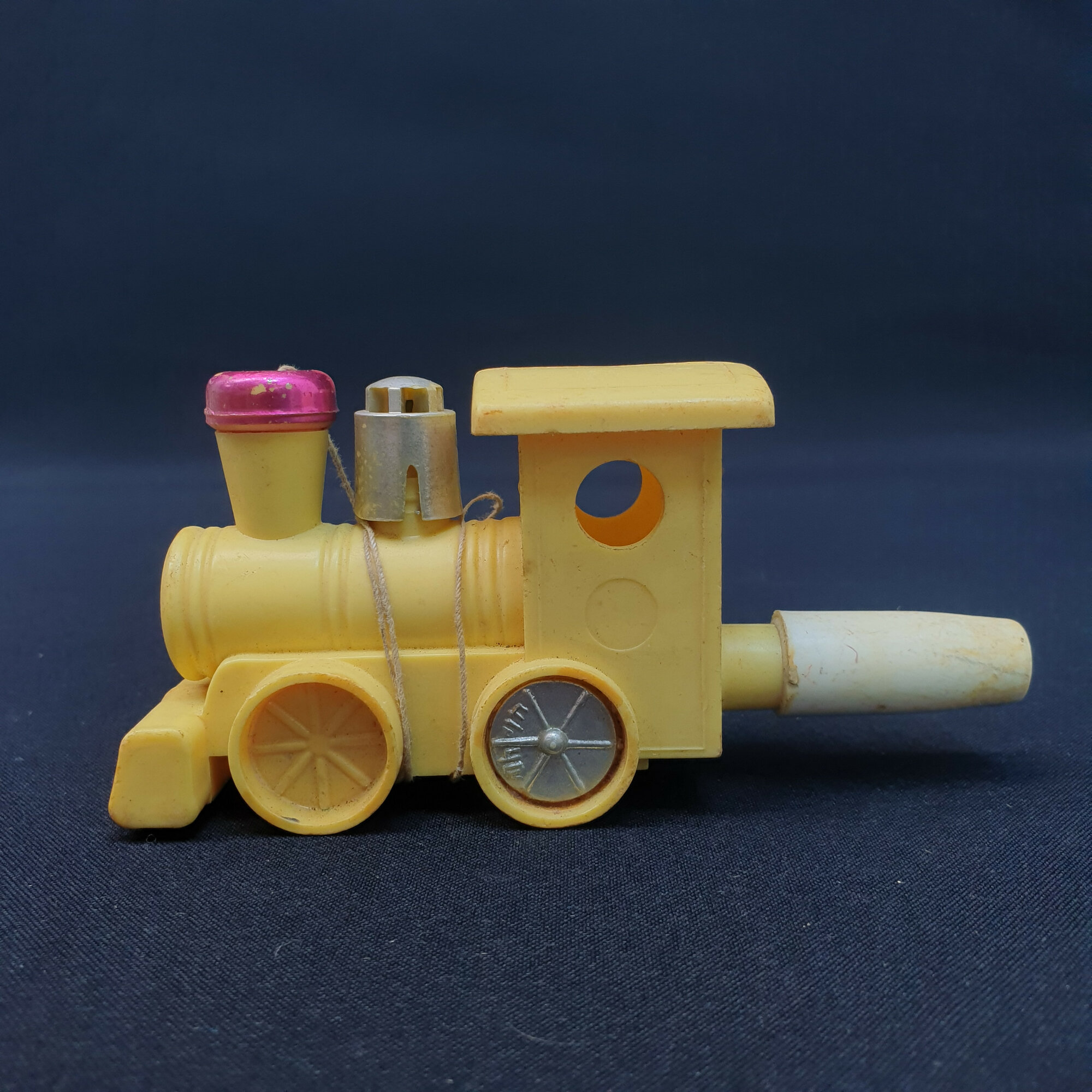 Винтажная игрушка ссср. Пластмассовый паровозик на веревочке, детская каталка советского периода