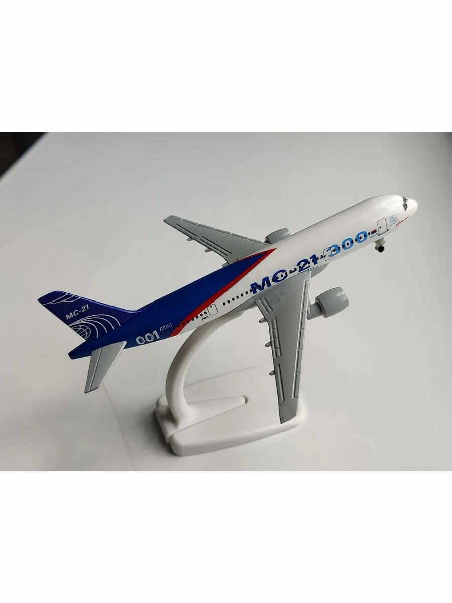 Игрушечная модель самолета MC-21 — фото 1