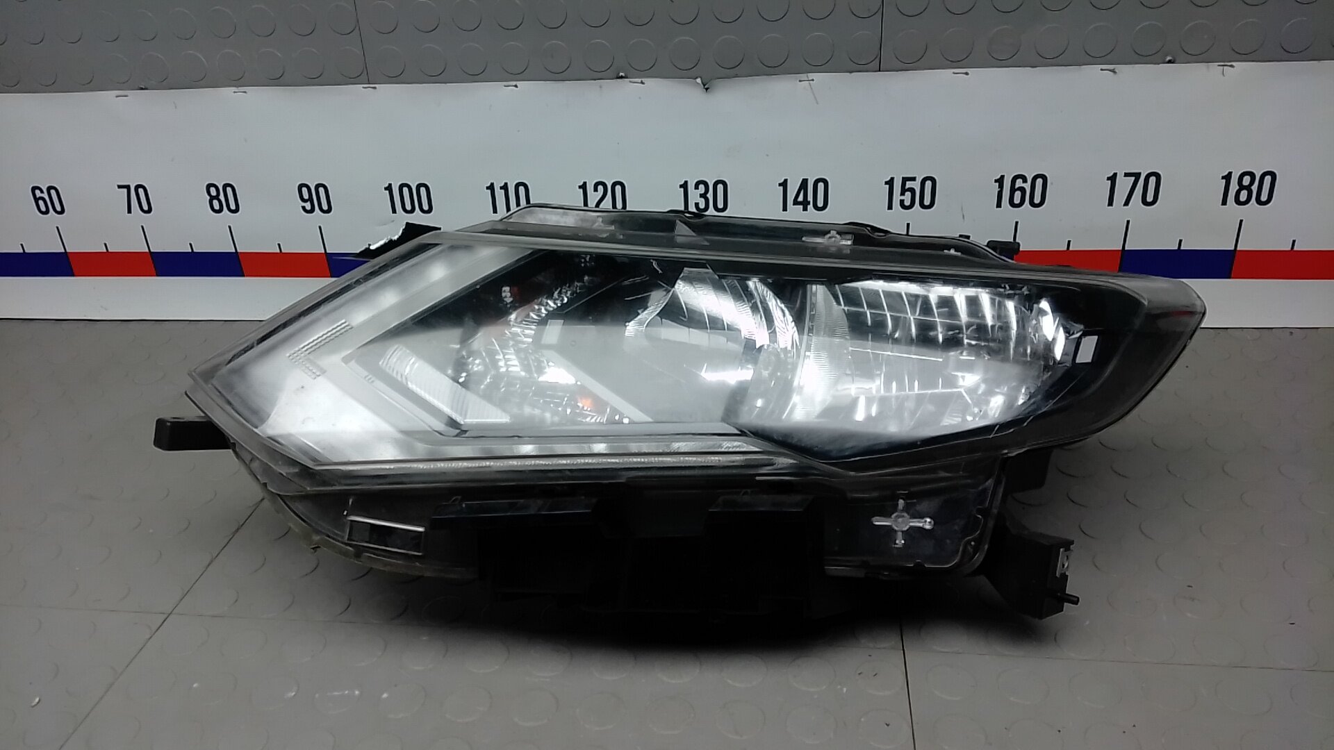 Фара левая NISSAN X-TRAIL T32, Номер 260606FP0A