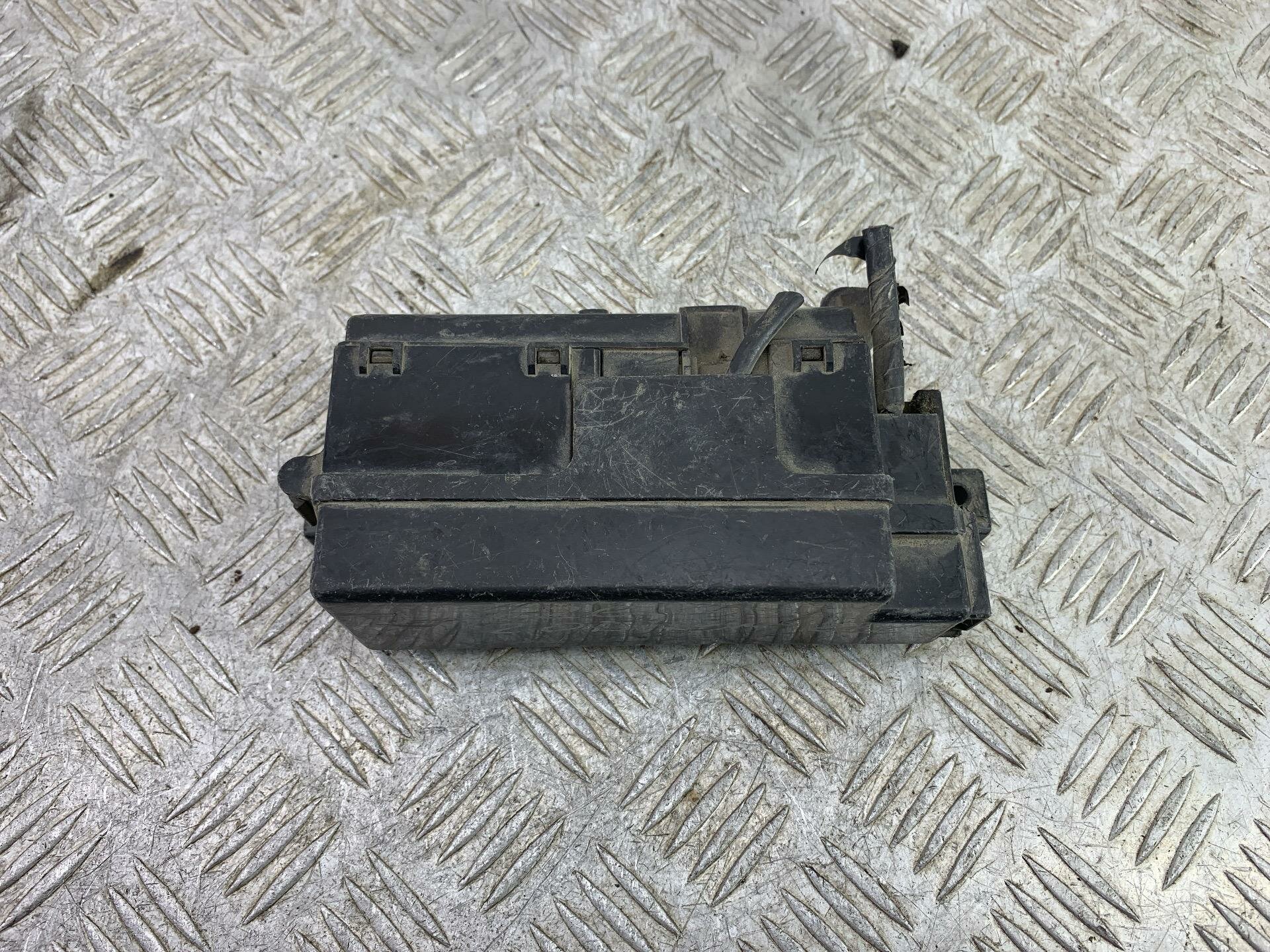 Блок реле и предохранителей Mazda 626 4 (1991 - 1997)