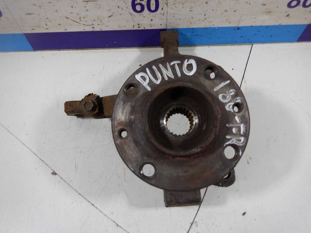 Кулак передний правый Fiat Punto 188