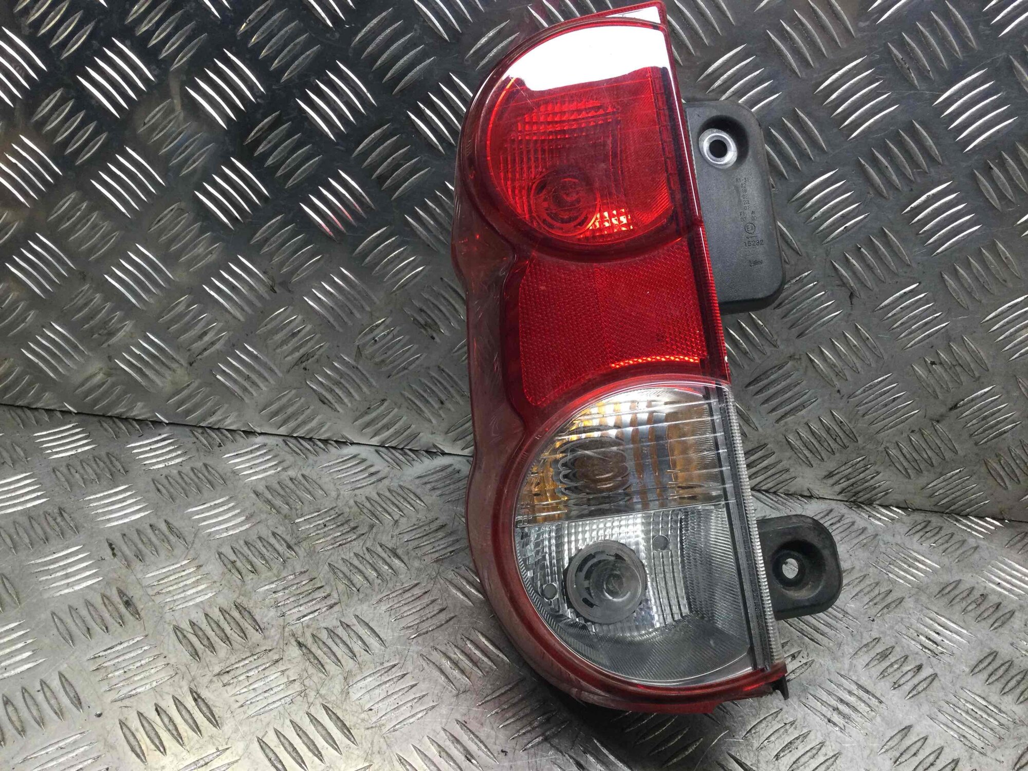 Б/У Фонарь задний левый Nissan NV200 1 поколение (2009-2023) 2015 г.