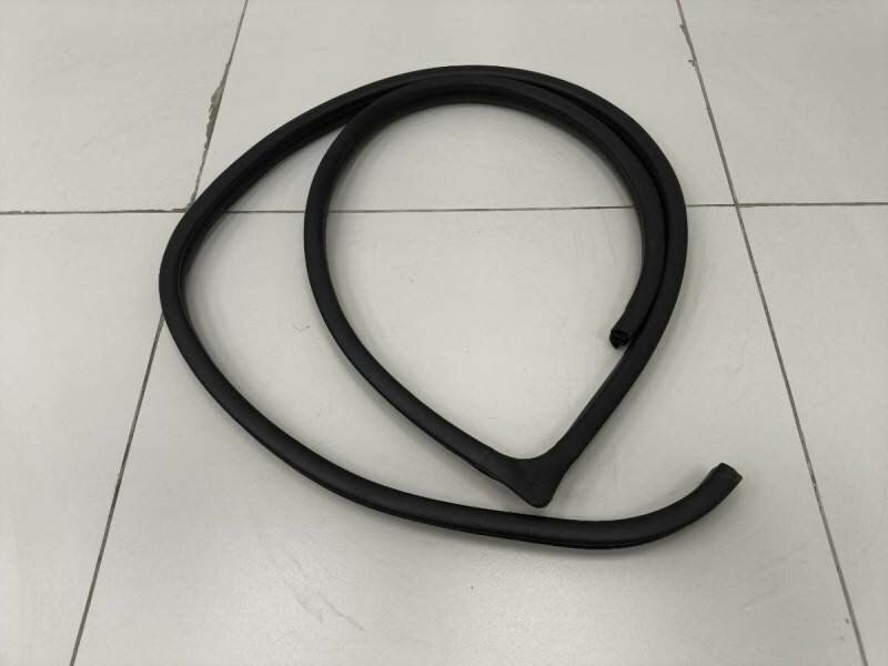 Уплотнитель проема двери передней левой Kia Ceed ED 2007-2012 кат.номер: 821101H000EQ