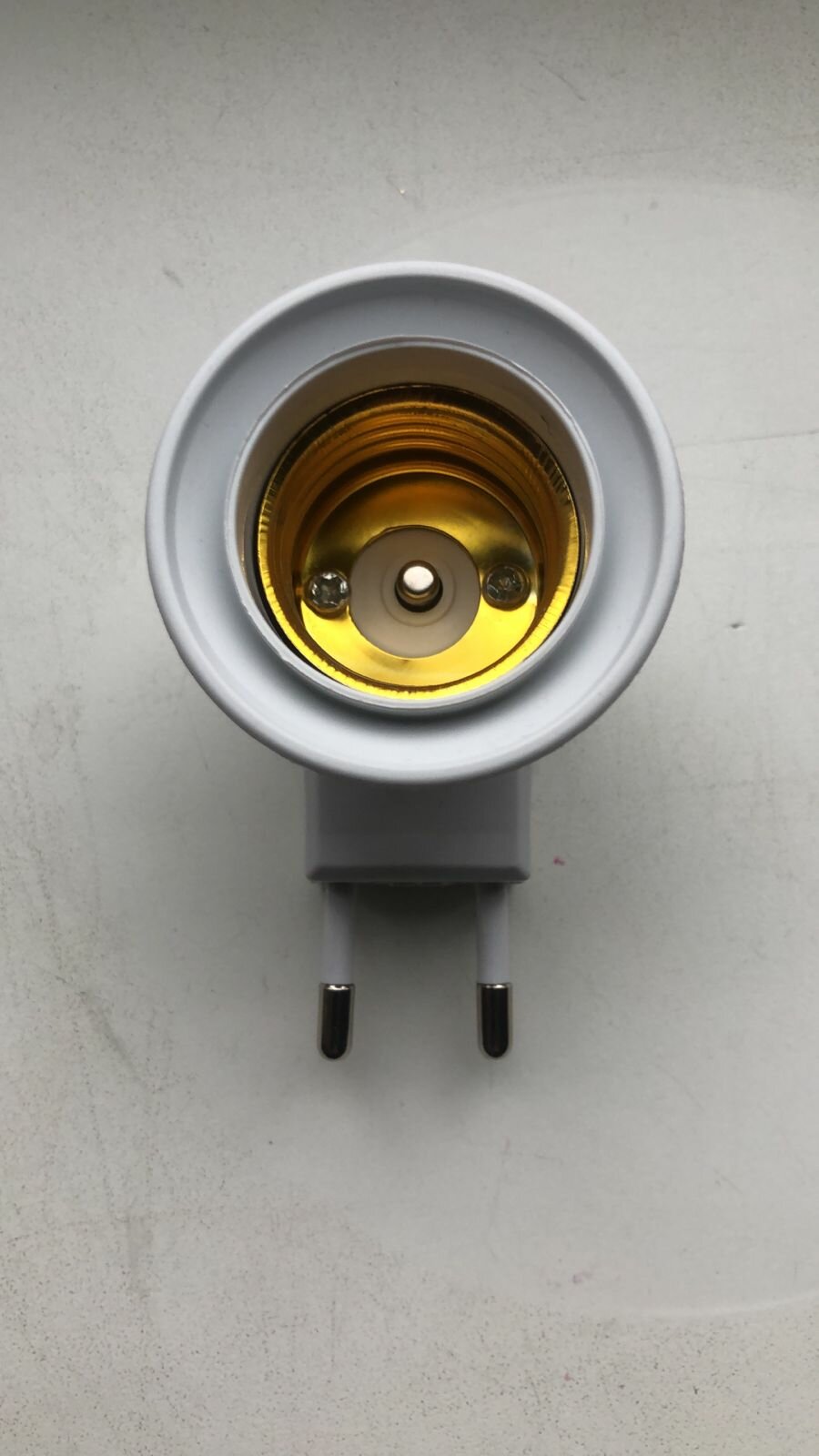 Переходник вилка-патрон Е27 с выключателем, 220 В, цвет белый