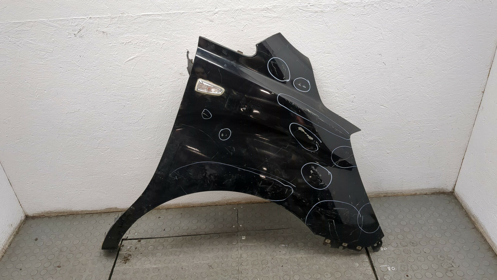 Крыло правое переднее Hyundai H-1 Starex Б/У