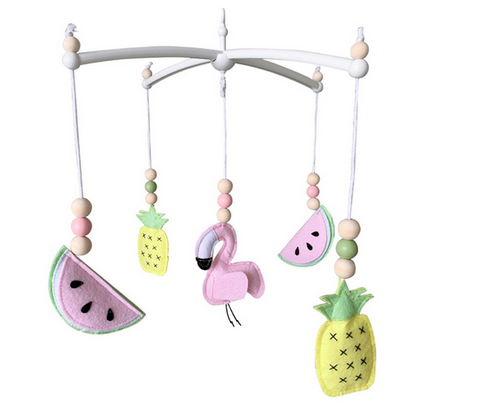 Детская мобильная детская кровать клубничная игрушка 0 12 месяцев Детская вращающаяся лошадь Детская ручная игрушка держатель включен Детская детская комната украшение Детская клубника и мобильный (()