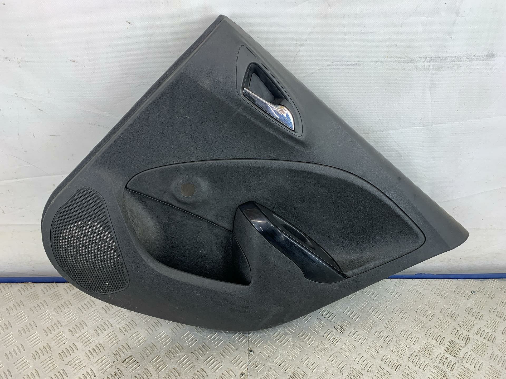 Обшивка двери задней правой Opel Corsa E 2016 464275993