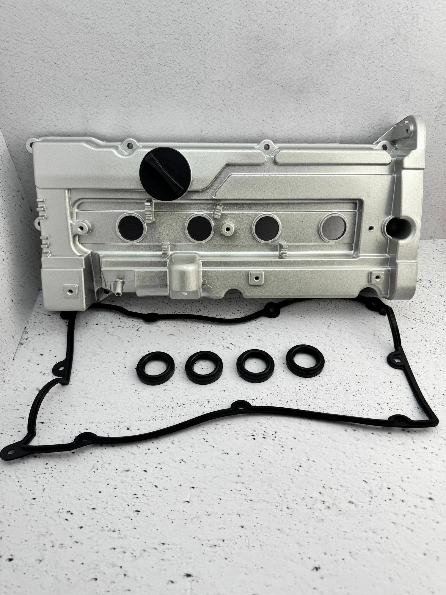 Алюминиевая клапанная крышка 2241026610. Для Hyundai Accent Тагаз 16 клапанный, Elantra HD. Kia Rio 2, Cerato.