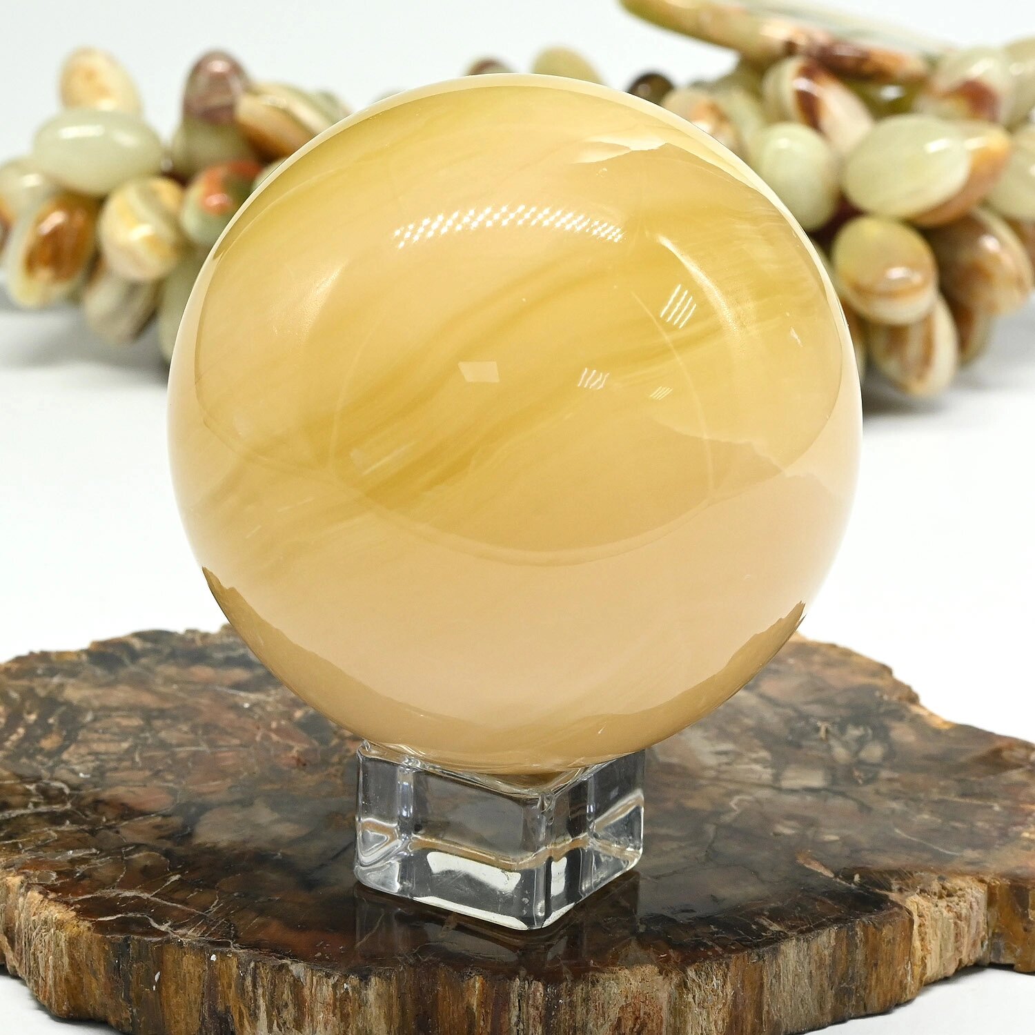 Шар из оникса желтого 3 (диаметр 73мм). .