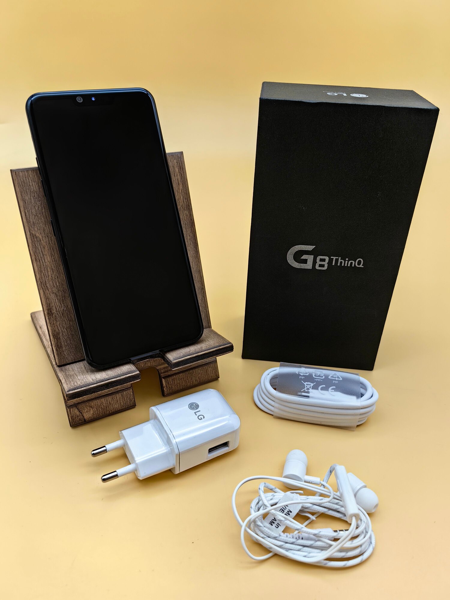 Мобильный раритетный телефон LG G8 ThinQ 128GB 3 камеры, черный