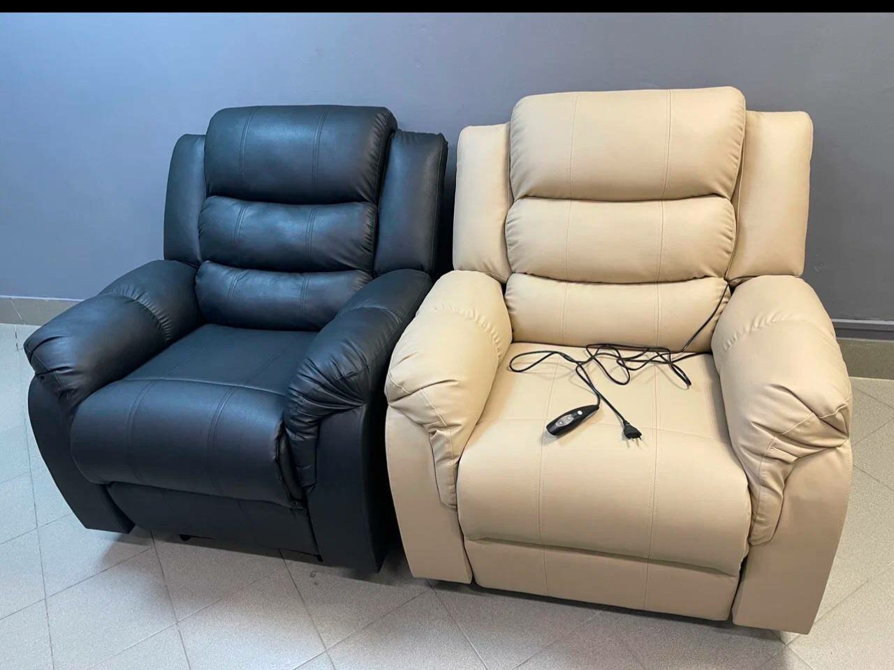 Кресло Реклайнер черное раскладное механическое, мягкие подлокотники