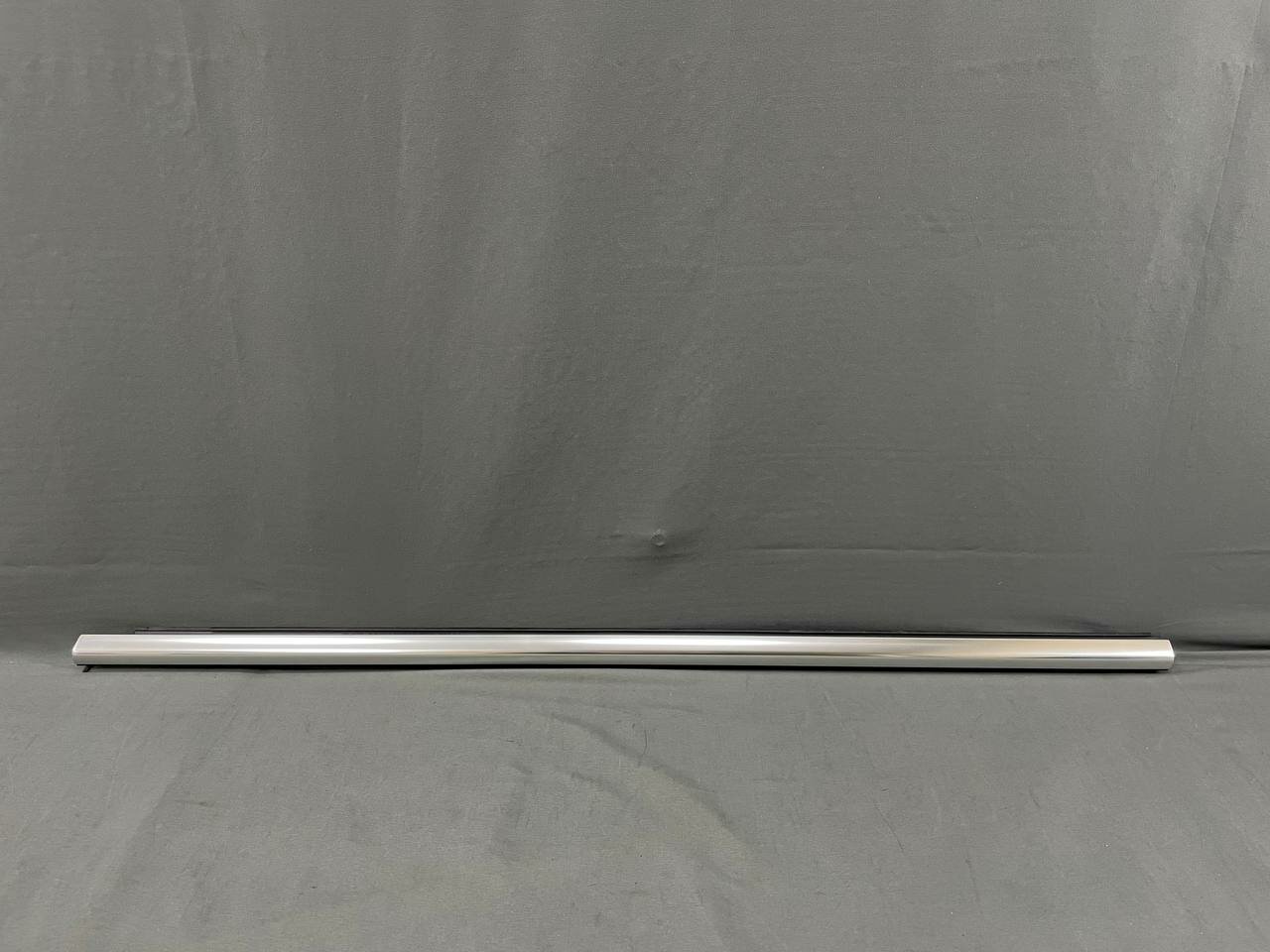 Молдинг стекла передней левой двери LIXiang X0161070170