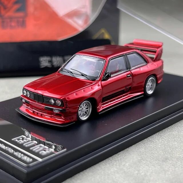 Машинка коллекционная DCM 1:64 BMW M3 (E30) Rocket Bunny Transparent red 64DCM0137