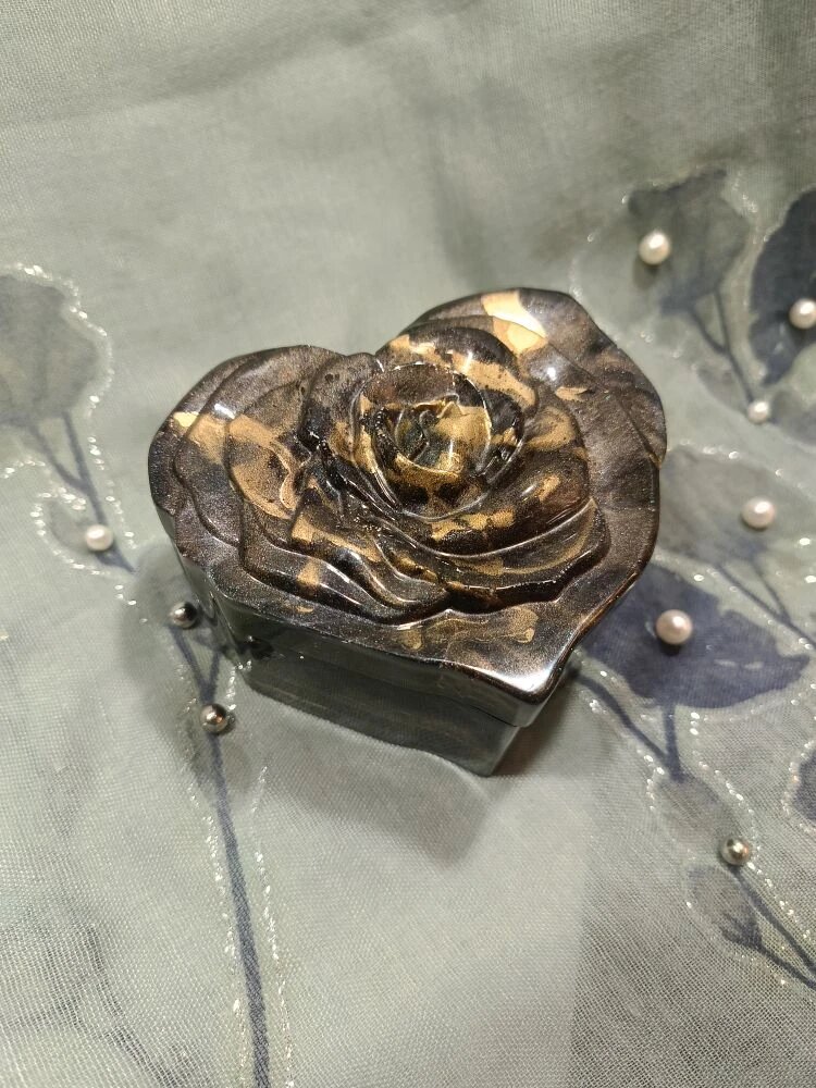 Шкатулка декоративная из эпоксидной смолы ручной работы