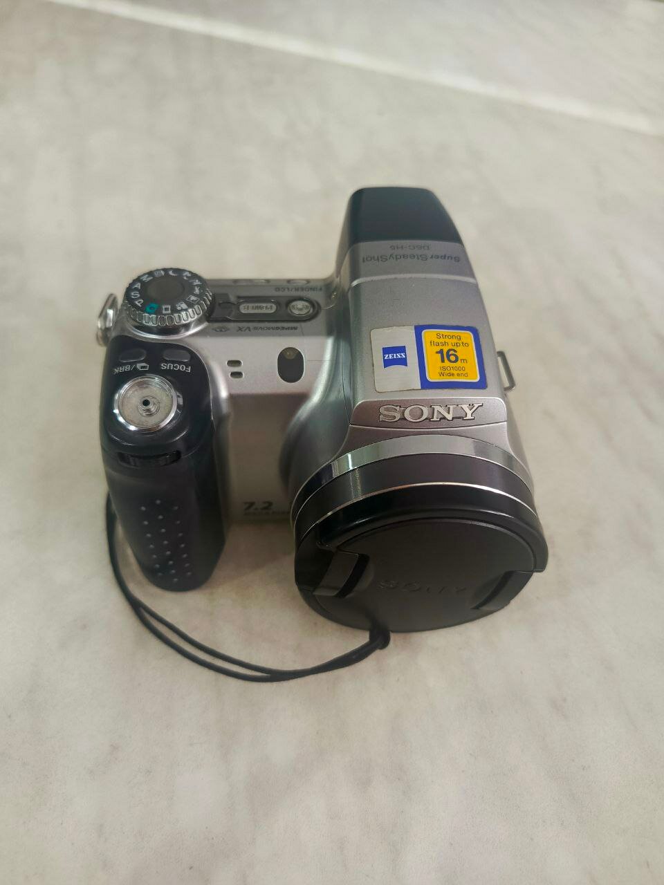 Компактный Sony Cyber-shot DSC-H5