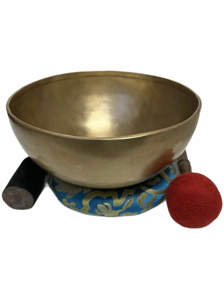 Тибетская поющая чаша (кованая): диаметр 24.41 см, ноты Си , частота вибрации: 125 Гц, в комплекте со стиком и подушечкой