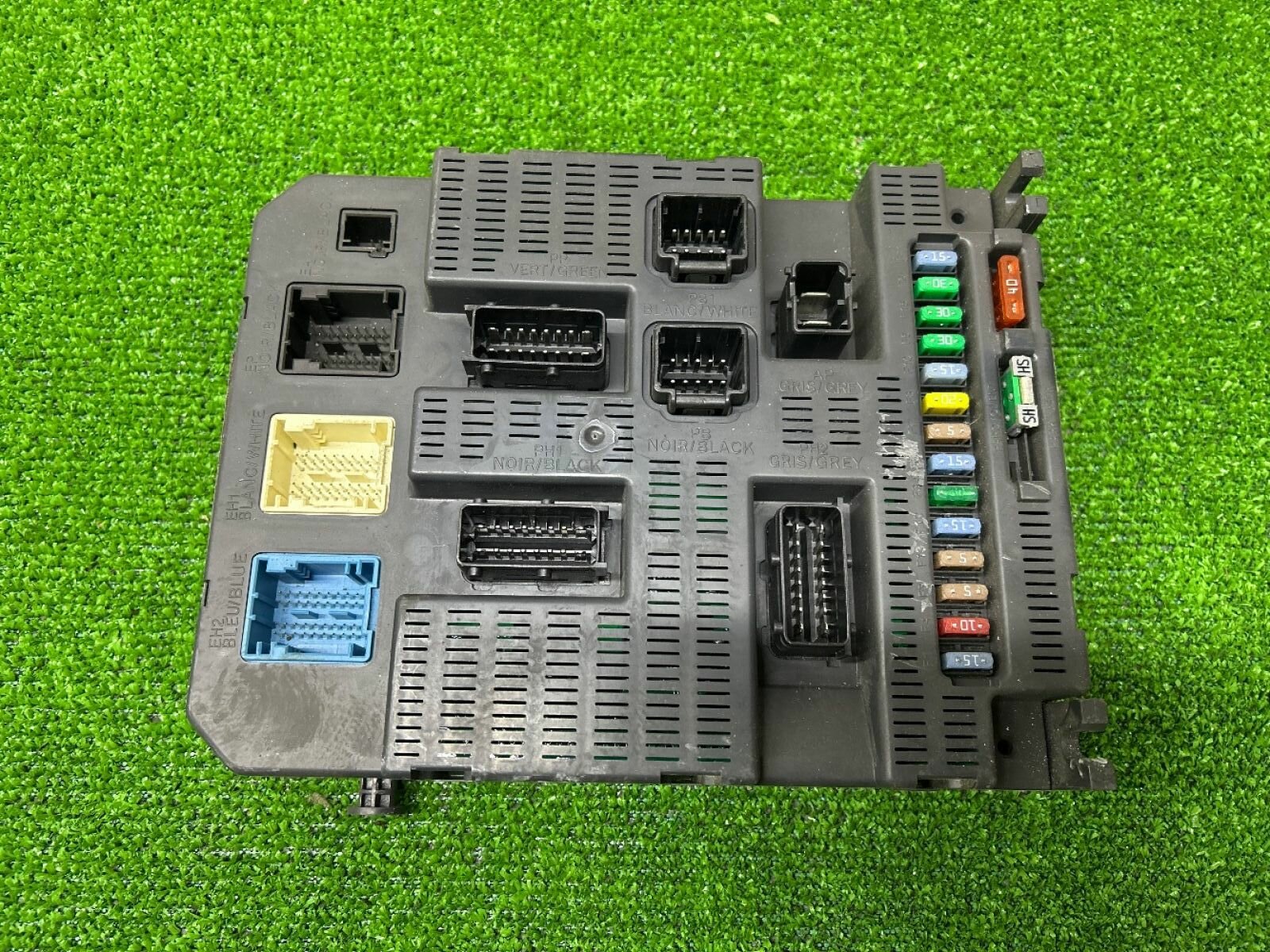 Блок предохранителей Peugeot 308 хэтчбек 1.6 EP6