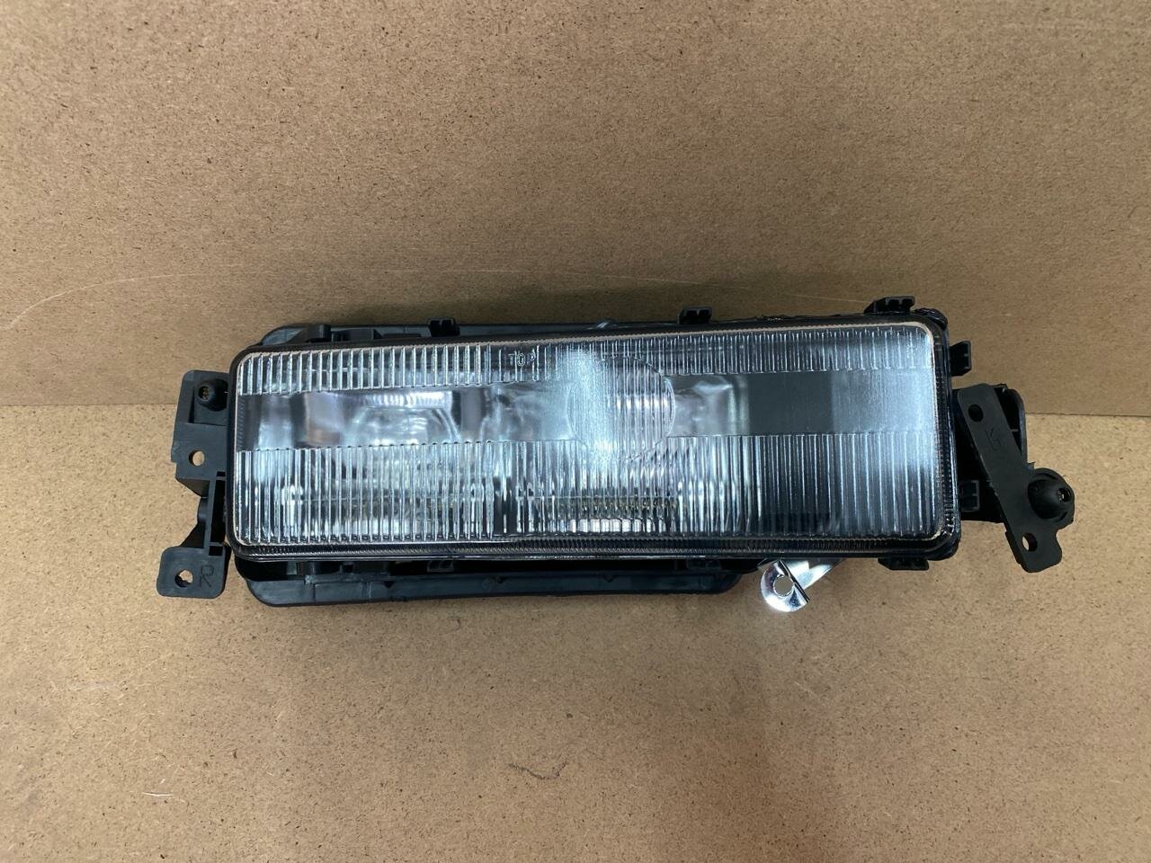 Фара противотуманная правая MAN F2000 (МАН Ф2000)