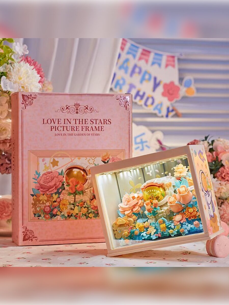 Конструктор 3D Balody Астронавт с Цветами Galaxy Love, мини блоки, LED подсветка, деревянная рамка, 599 деталей - BA16937