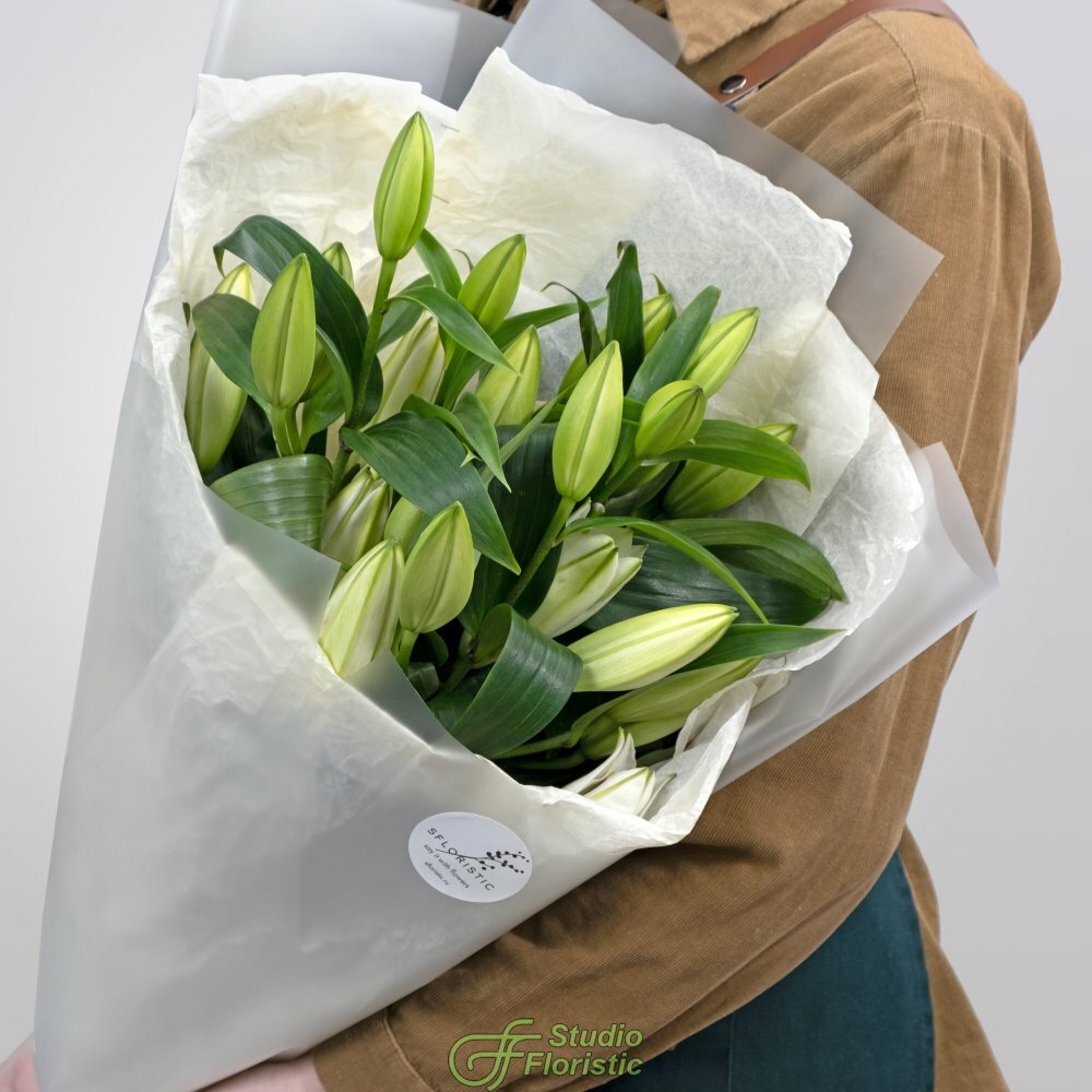 Монобукет STUDIO FLORISTIC "Элегантная", Лилии белые, 5 шт, высота 60см