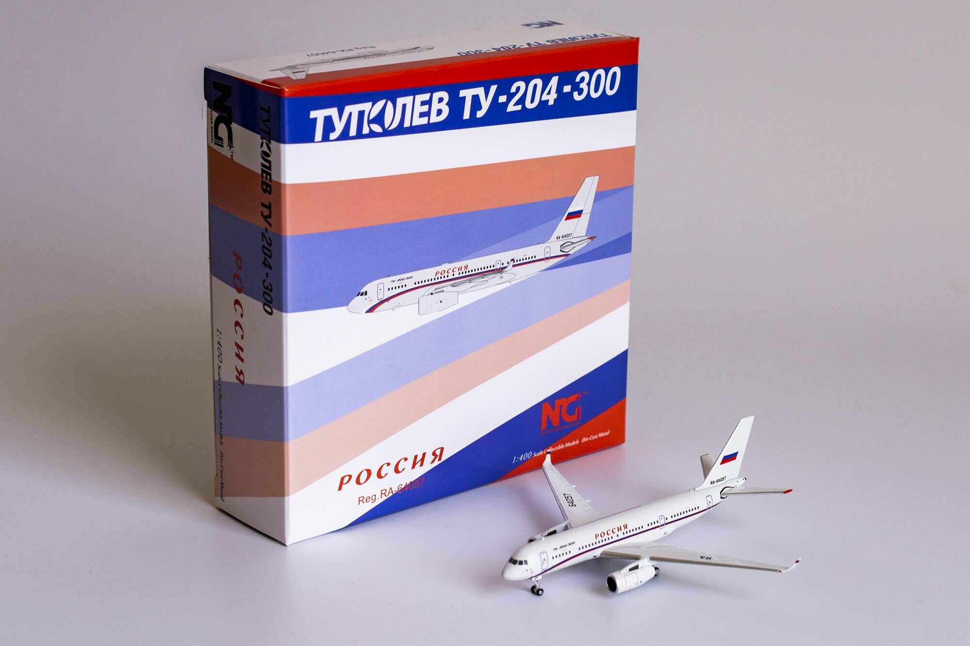 Russia State Transport Company TU-204-300 Металлическая Модель Самолета RA-64057 1:400 NG Models 41002
