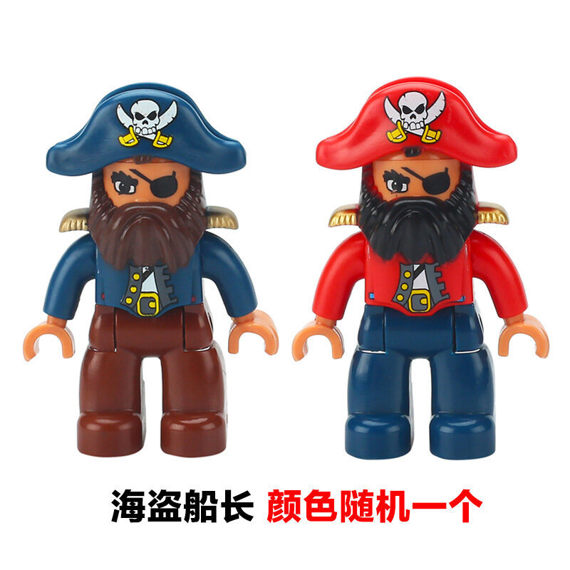 Крупные строительные блоки, аксессуары в больших количествах, минифигурки, пиратский корабль, шкатулка для украшений, штурвал, парус пиратского корабля, флаг, большой корабль
