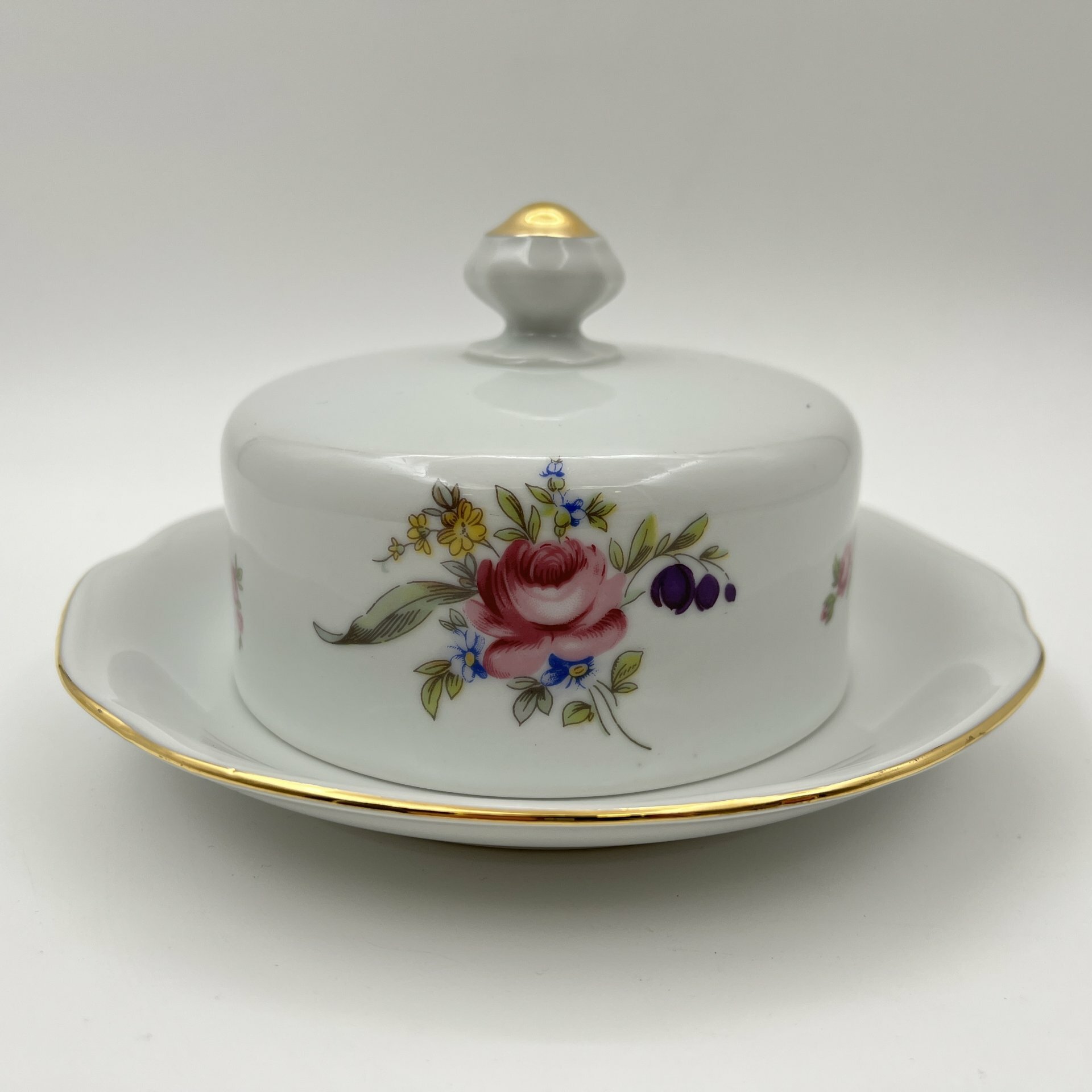 Масленка с цветочным декором, фарфор, деколь, золочение, Bohemia (Neurohlau)