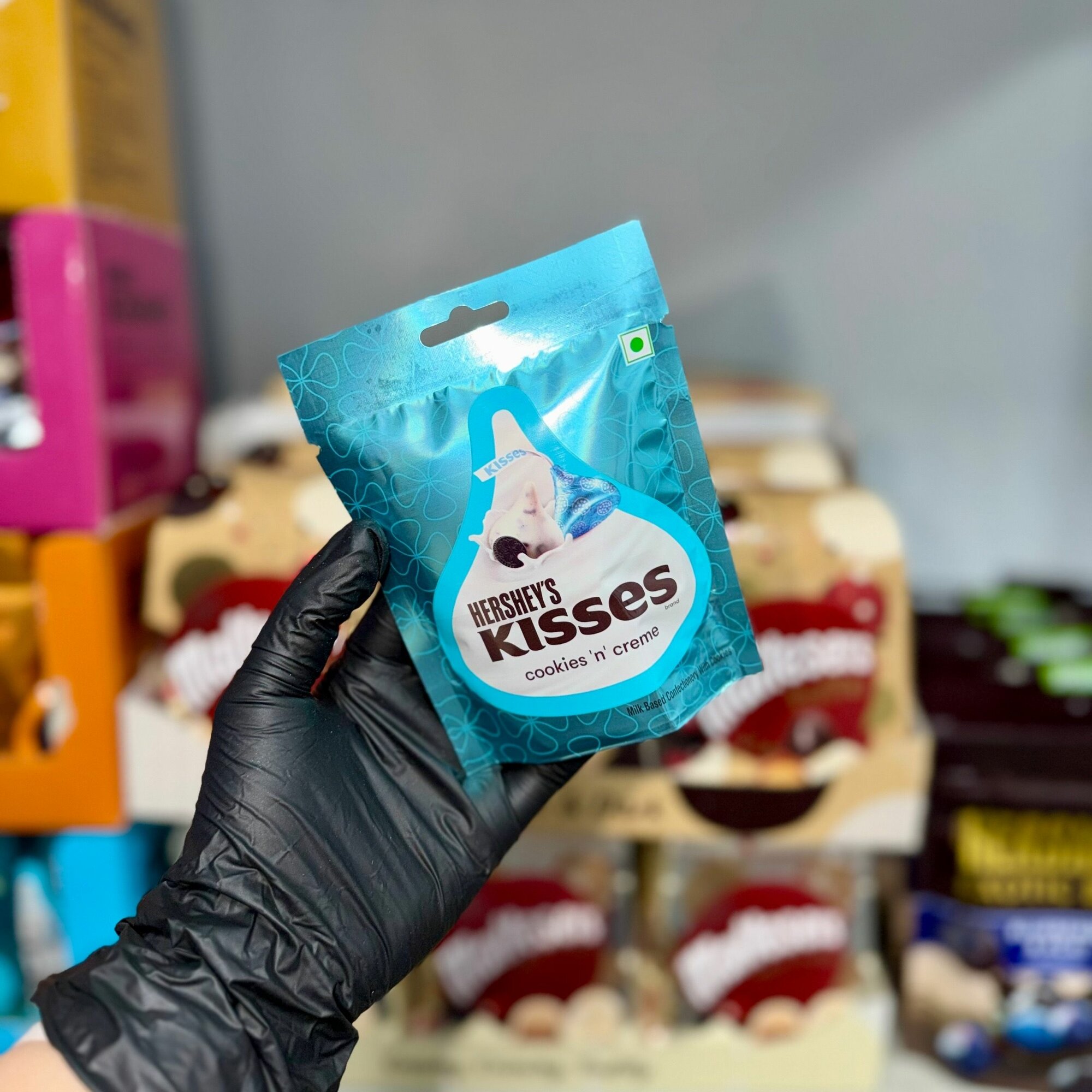 Шоколадные конфеты Hershey's kisses Cookies'n'creme/Хершес кисес со вкусом печенья и крема 36 гр.