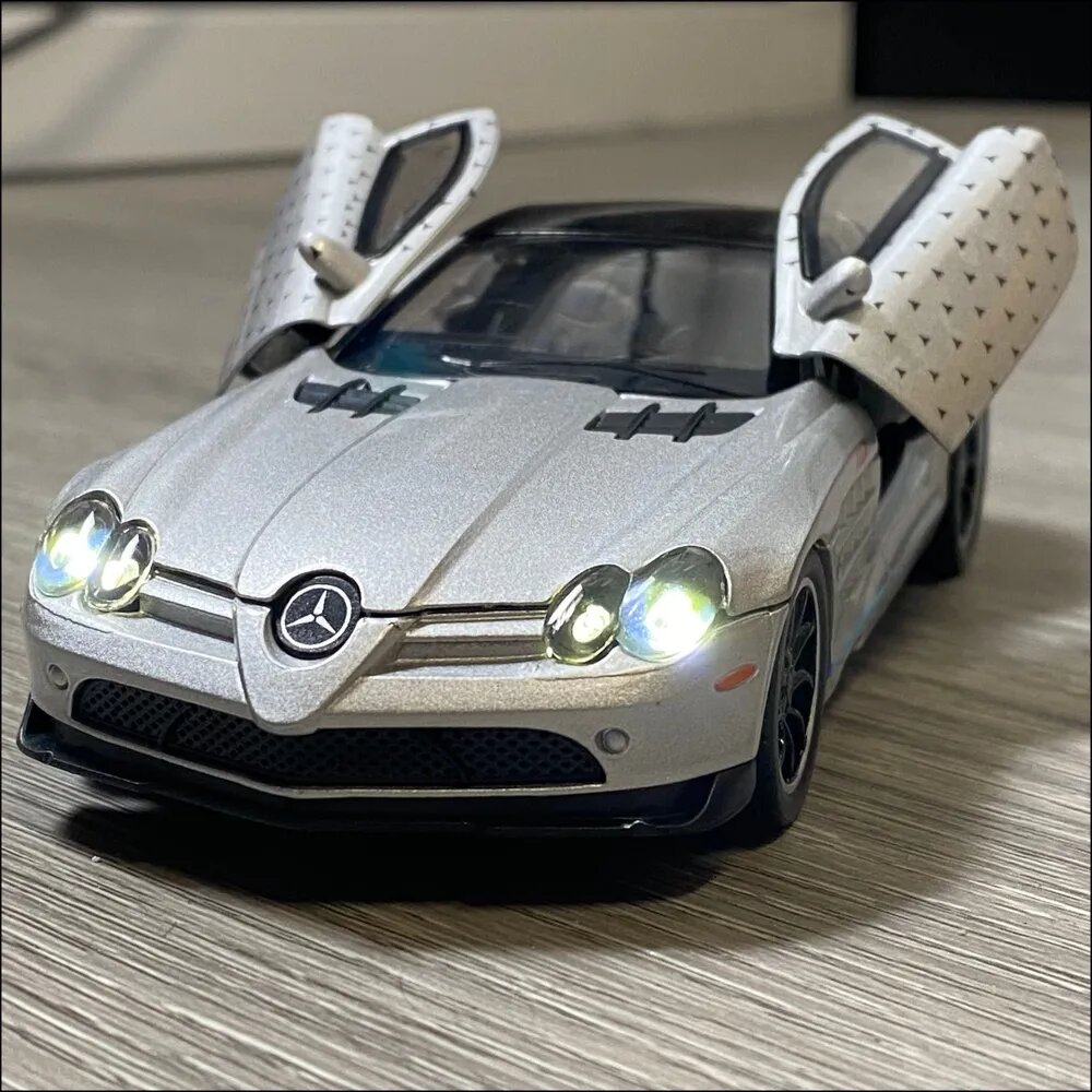 Модель автомобиля 1:32 Mercedes-Benz SLR McLaren 722 Starry Sky Металлические коллекционные модели, С звуком и светом