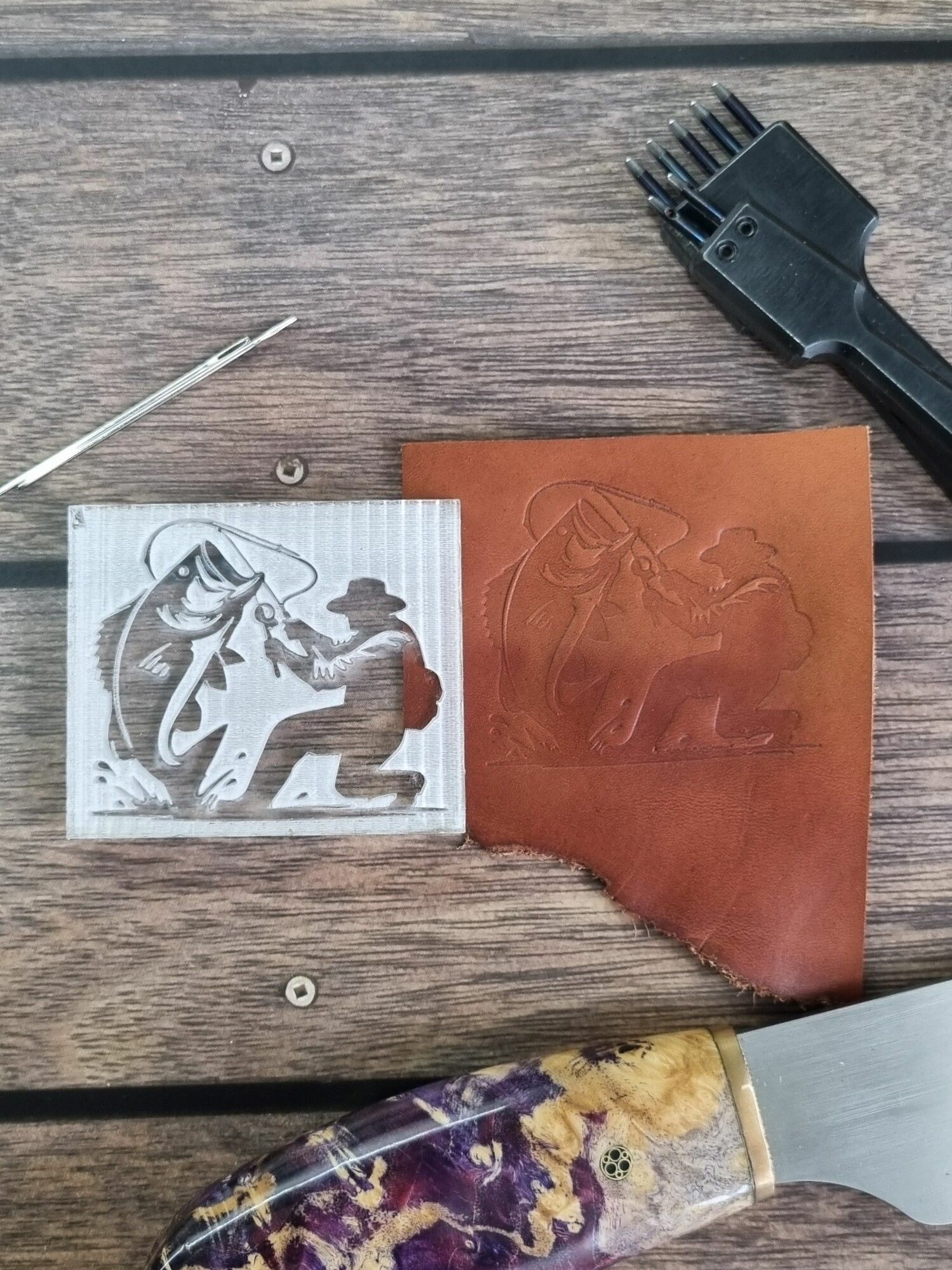 Акриловое клише для тиснения по коже Рыбалка 1. Подходит для изготовления и оформления обложек.