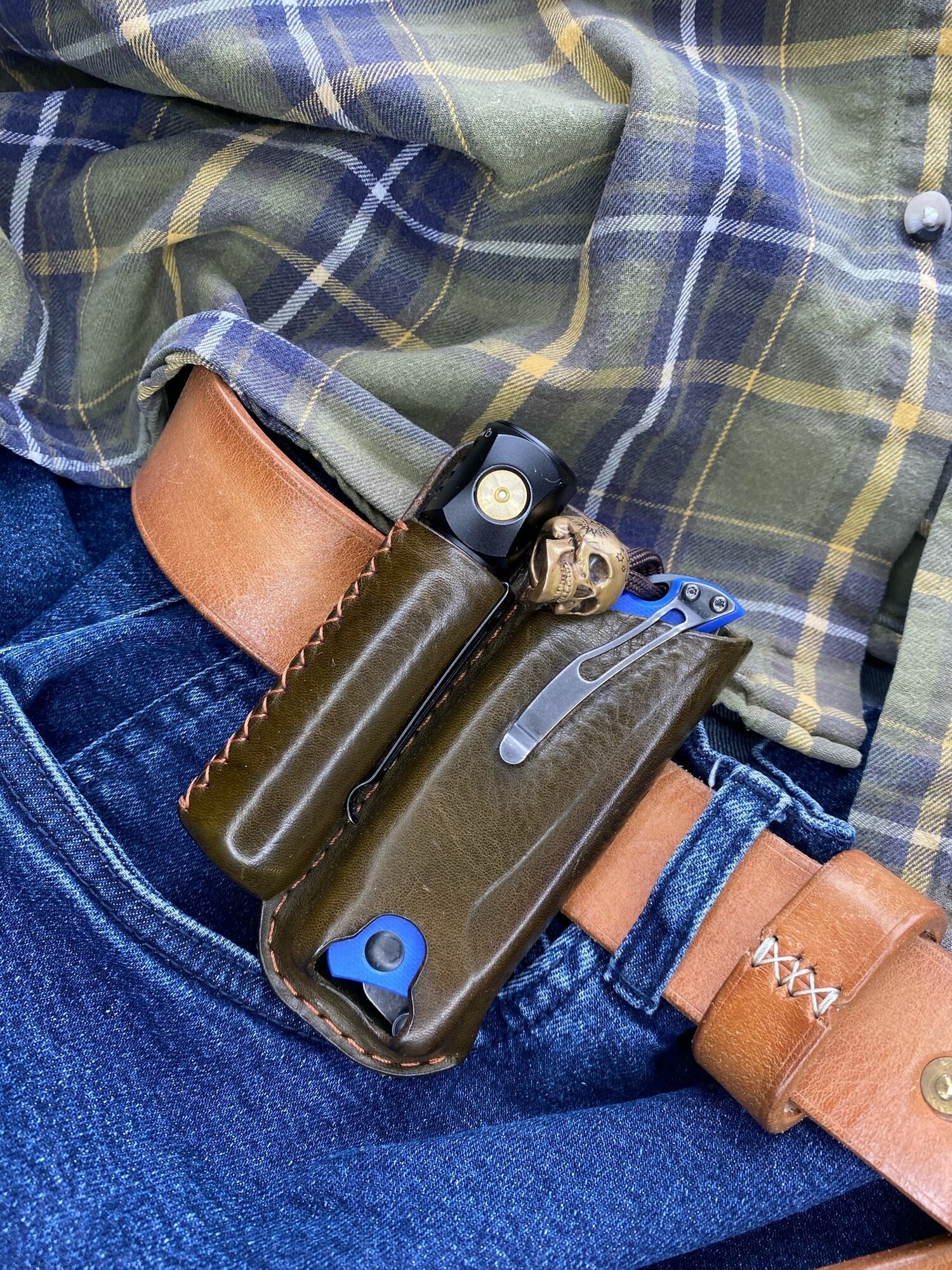 Кожаный чехол поясной для EDC мультитула ножа и фонаря из премиальной Итальянской натуральной кожи ручная работа в единственном экземпляре