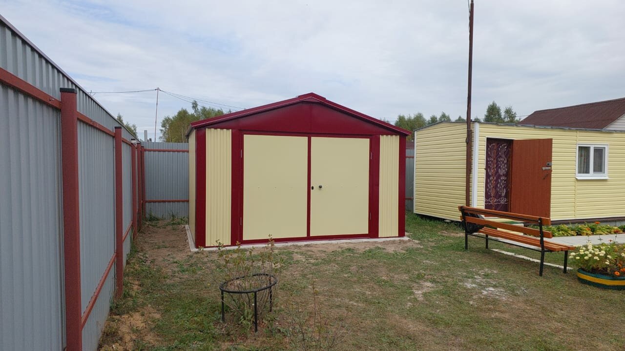 Хозблок сборно-разборный, ширина 3,84м длина 2,85м, дверь 240см, без пола под ключ.