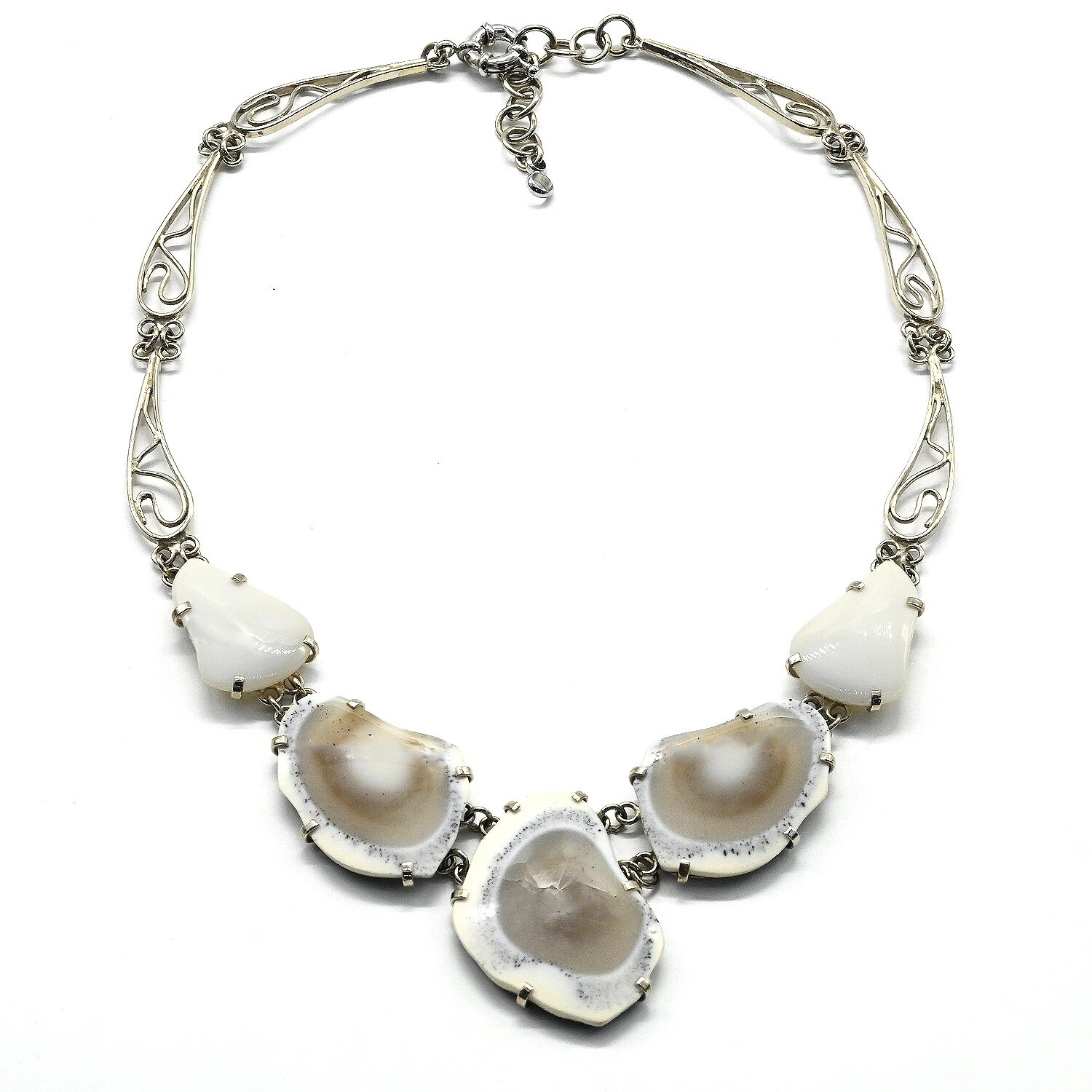 Колье, кахолонг