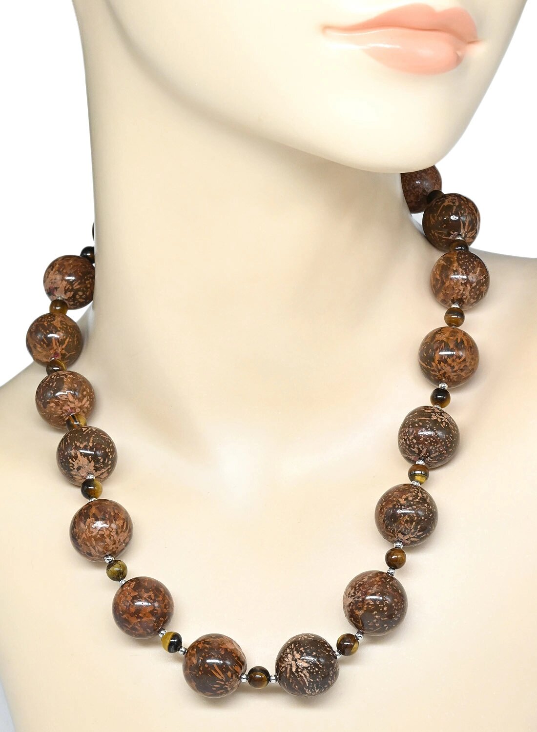 Бусы, коралл