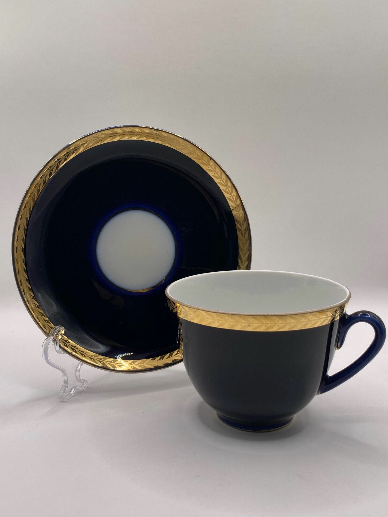 Чайная пара "Цветочная гирлянда" Фарфор. Кобальт. Позолота. 1 сорт. ЛФЗ. СССР. Объем 250 мл.