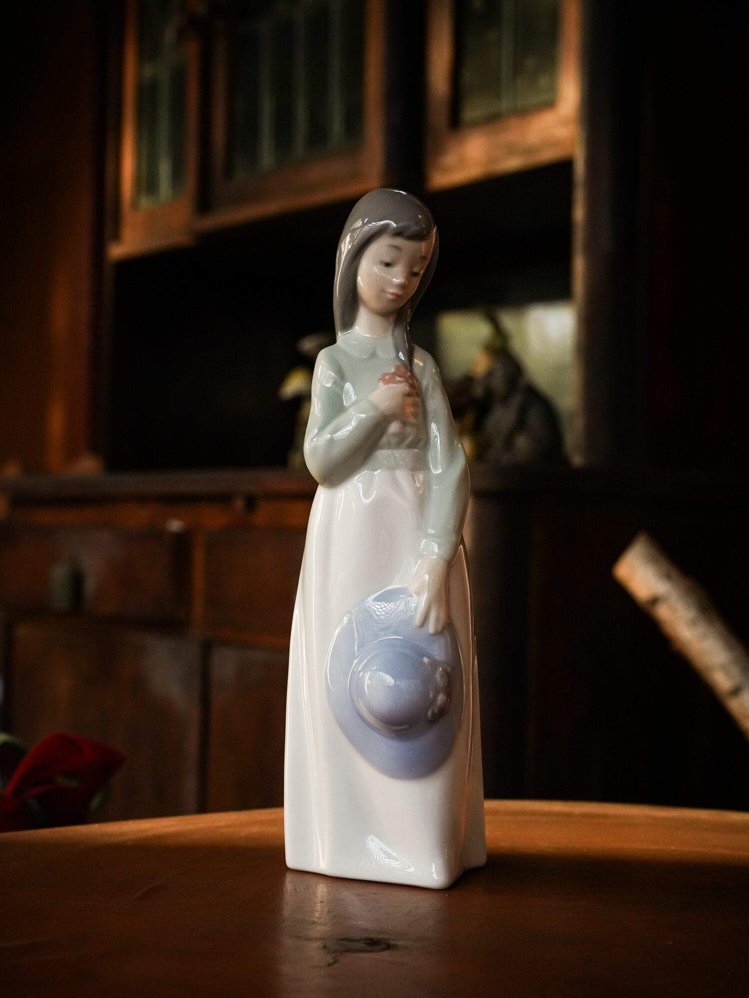 Статуэтка девочка с шляпой Nao By Lladro, Испания, 1990 год
