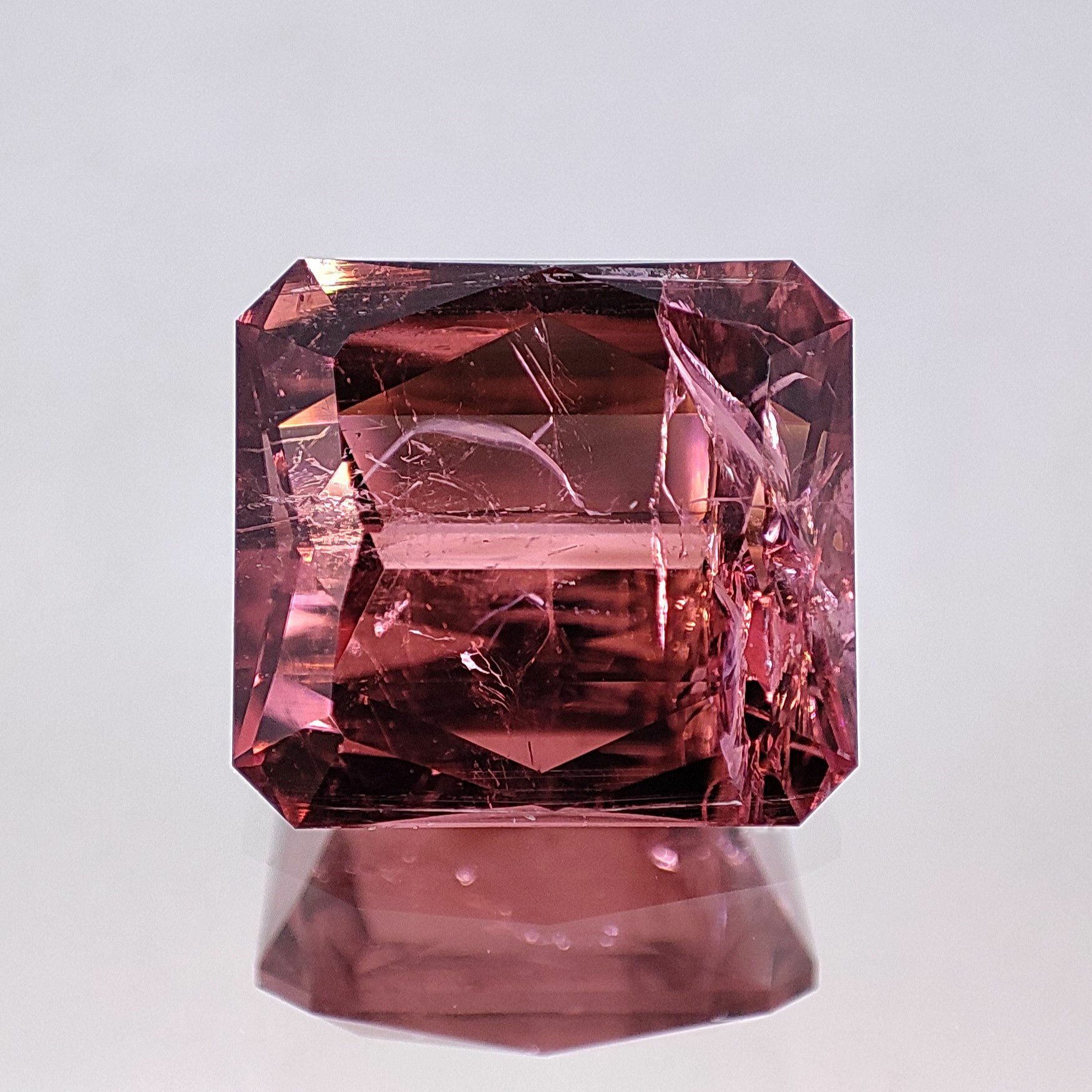 Турмалин рубеллит 4.84 ct. Малхан + гемм. заключение