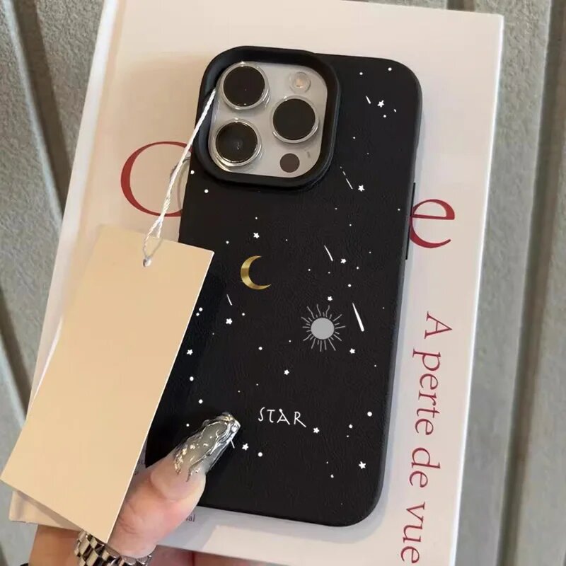 Чехол для iPhone 16, черный, Солнце и Луна